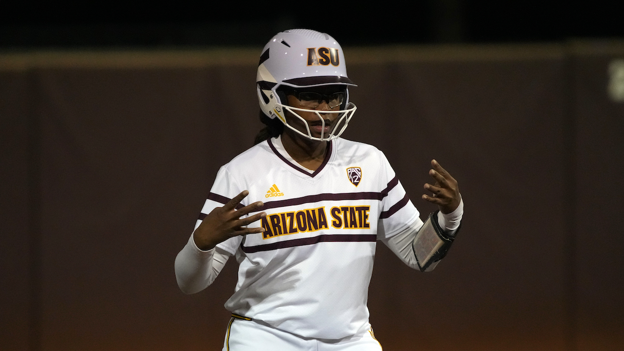 REPORT: Pac-12 Freshman of the Year Cydney Sanders Enters Transfer Portal