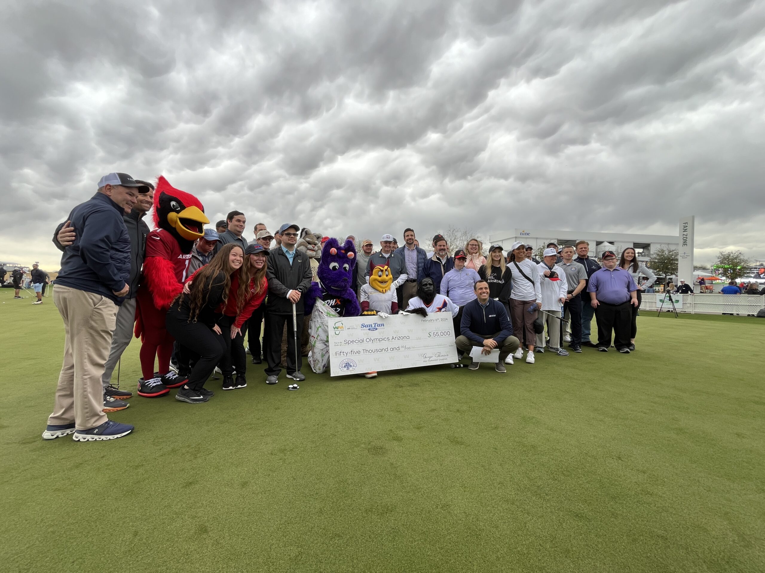 Zac Gallen, Brandon Pfaadt give back at WMPO Celebrity Putt Contest